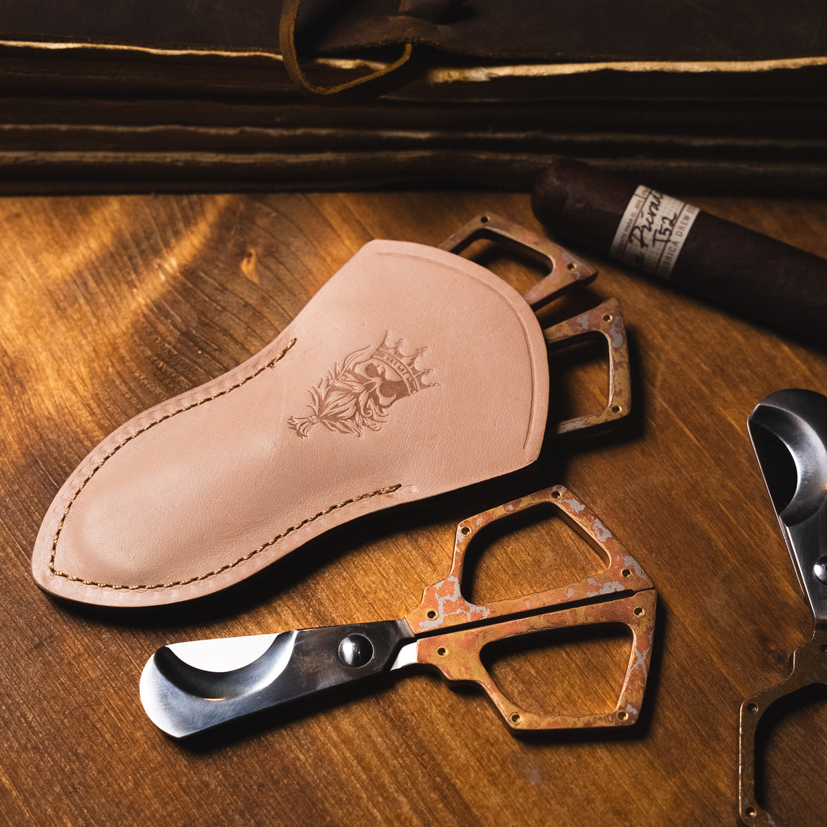 Cigar Scissors - Brass Damascus – EXCLUSIVE